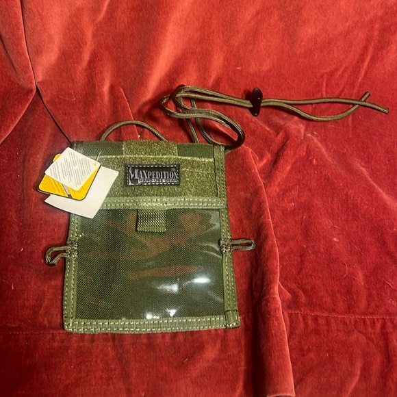 maxpedition | Bags | Nwt Maxpedition Traveler Passport Id Wallet ...